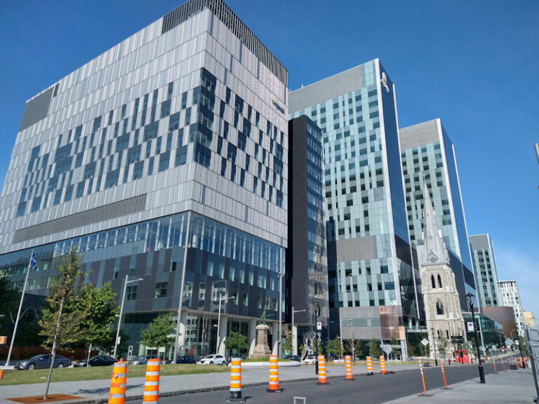 Viger Square, Le Faubourg à m’lasse and area – WalkMontréal