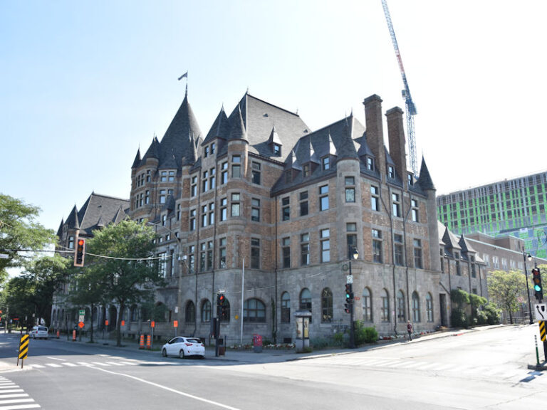 Viger Square, Le Faubourg à m’lasse and area – WalkMontréal