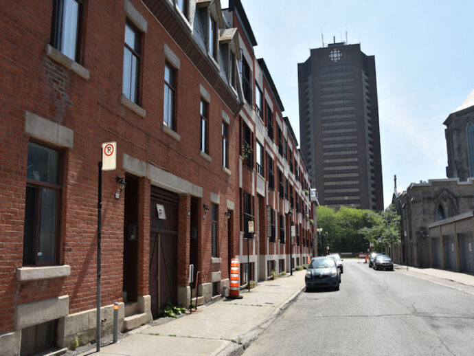 Viger Square, Le Faubourg à m’lasse and area – Walk Montreal